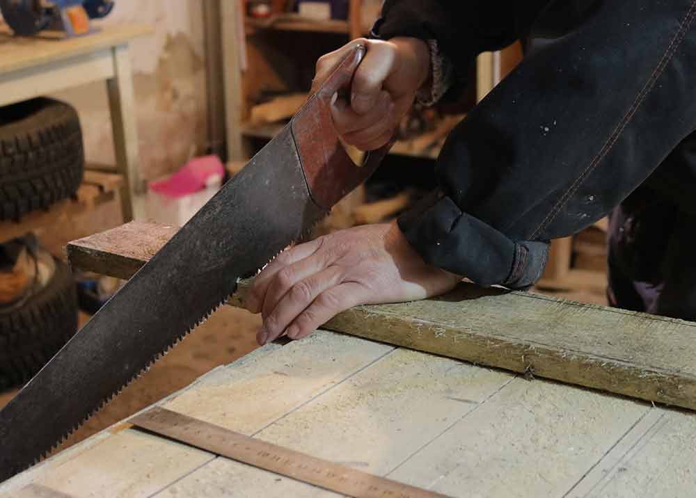 Carpenters Exposed to Asbestos | Mesothelioma Cancer Risk